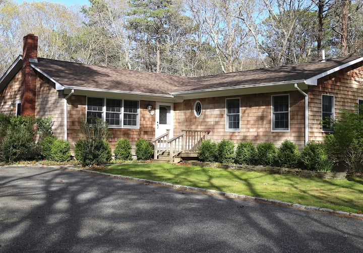 Family Friendly Home Close To Town W/ A Huge Pool - Sagaponack, NY