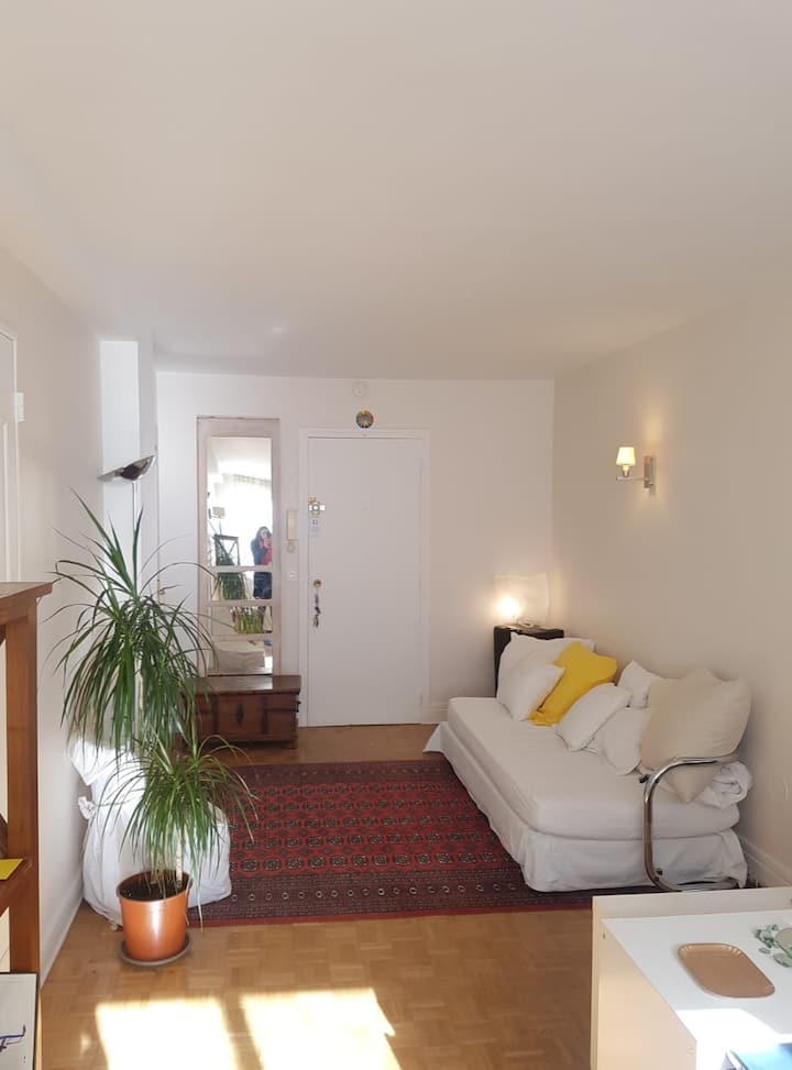 Sunny And Quiet Home Next To Champs Elysées - Paris