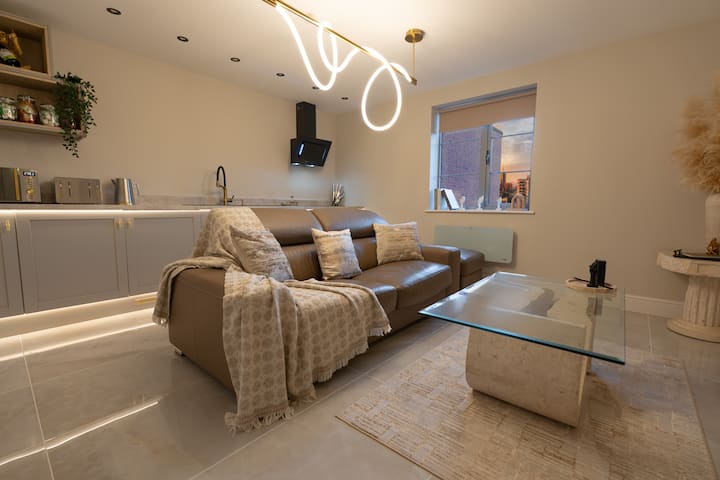 The Caesar Suite - Kelham Island / City Centre - Hope Valley