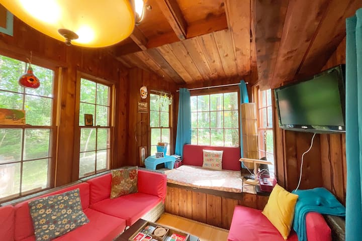 Peaceful Lake Cabin W/ Backyard & Fire Pit - Mt. Juliet