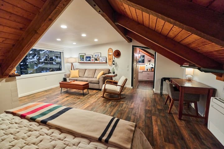 The Owl House | Ridge Retreat With Mt. Hood Views - Sandy, OR