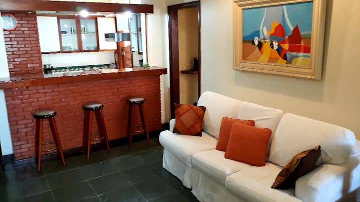 Leblon A Duas Quadras Da Praia - Rio de Janeiro