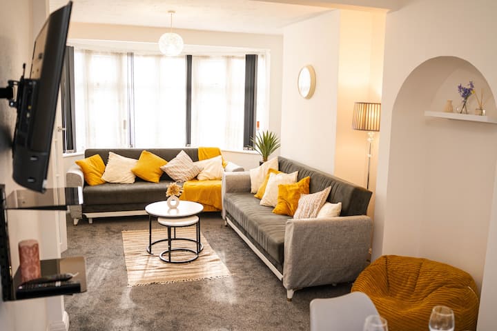 Bright 3-br Home Near Coventry Station | Sleeps 7 - コヴェントリー