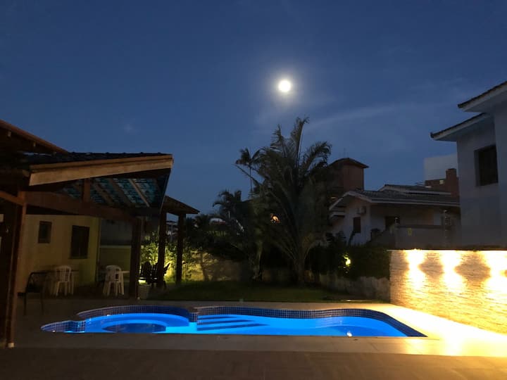 Casa Com Piscina Em Ubatuba - Praia Das Toninhas - Ubatuba