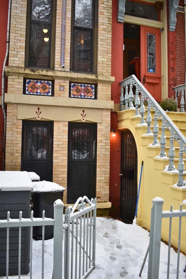 Studio Garden Unit In Historical Brownstone - Brooklyn, NY
