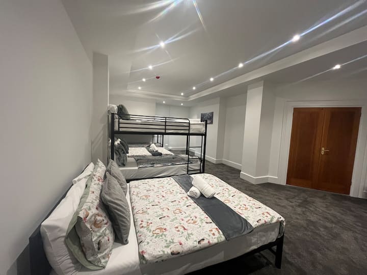 Royal House By Bourne Hall - Bournemouth