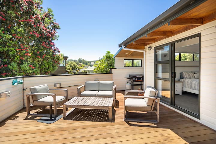 Multi-family Beach House With Games Room - Hahei