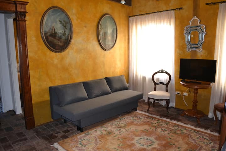 La Dimora Della Luna 
Appartamento Giallo - Trieste