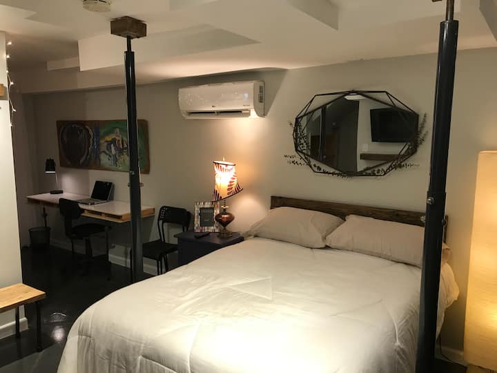 The Art Cave With Private Lavatory - Durham, NC