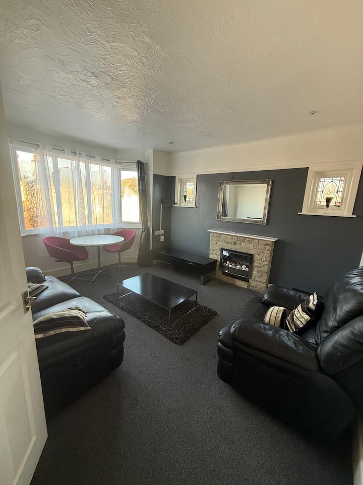 Modern 2-bed Flat Near Bournemouth Uni + Parking - Bournemouth