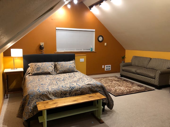 Studio Apartment - Bright, Private, & Comfortable - 켄트