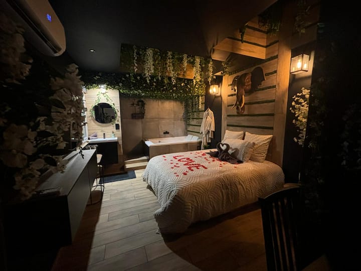 Love Room Jungle Saint Cyr Sur Mer - Saint-Cyr-sur-Mer