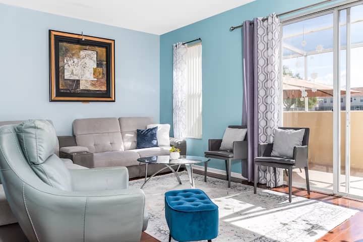 New! Modern Disney-area Townhome |Water View Patio - Kissimmee, FL