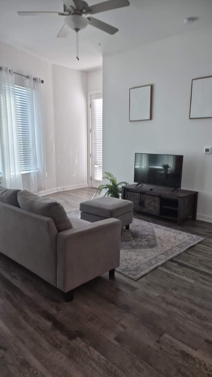 Relaxing 1br Apt Near Austin | Kitchen • Wifi - Leander, TX