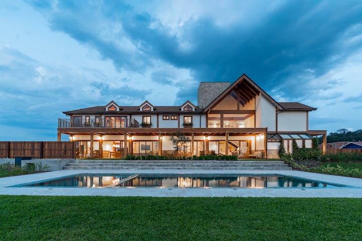 Casa Exclusiva Em Treze Tílias Com Piscina - Água Doce