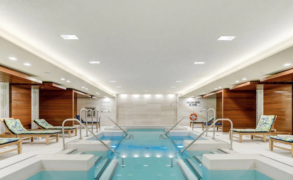 Lake View Private Room | Pool, Spa, Desk, parking - Apartments for Rent ...