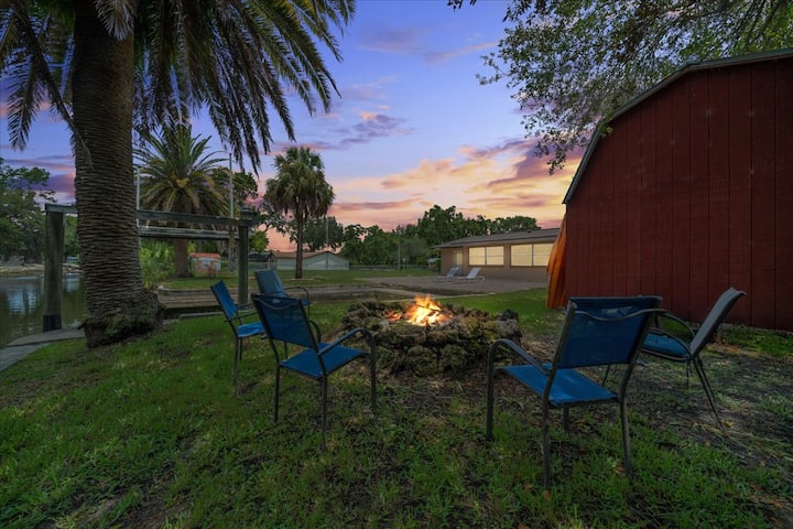 Hidden Waterfront Haven|boat Slip-kayaks-fire Pit! - Crystal River, FL