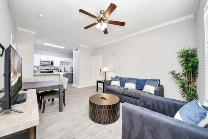 Modern 1br Retreat • Balcony • Near Med Center - The Woodlands, TX