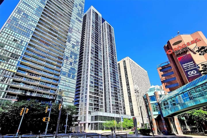 Luxury Couture Condo Bloor Yonge 3 Min Subw 2+1.5 - Toronto, ON