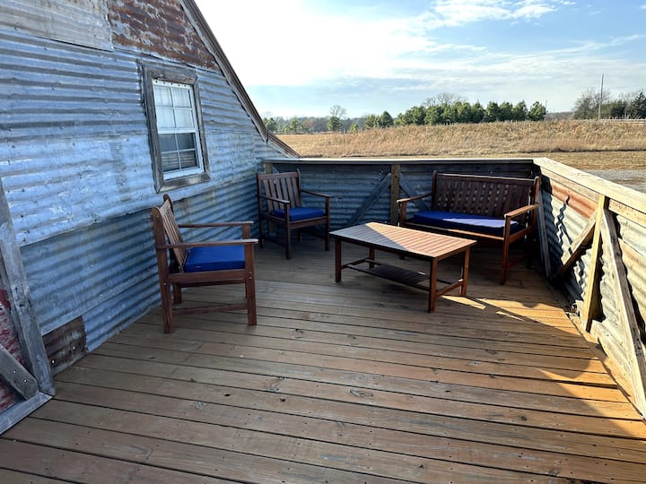 Easom Farms Welcomes You To The Bee Barn - Dahlgren Lake, OK