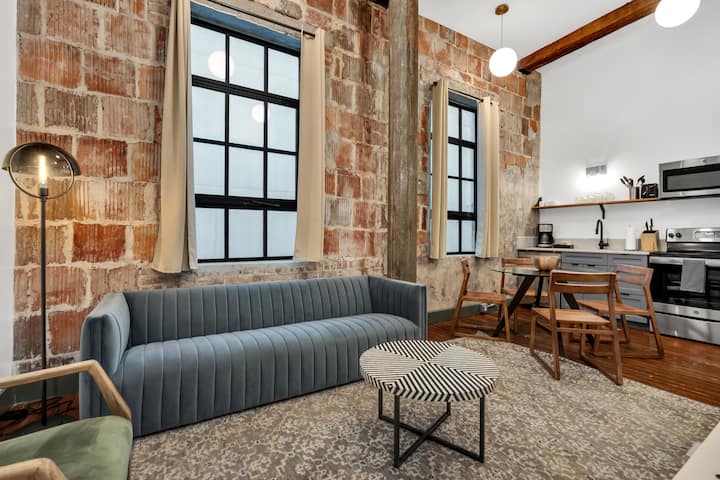 French Quarter, Walk Everywhere, Pool, Streetcar - Louisiana