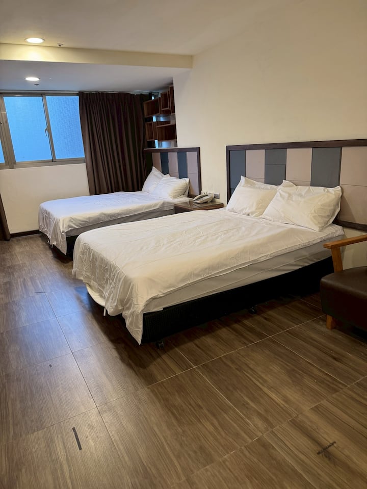 Greeninn/鄰近台北橋捷運站及三合夜市的12樓舒適四人房 - Taipei