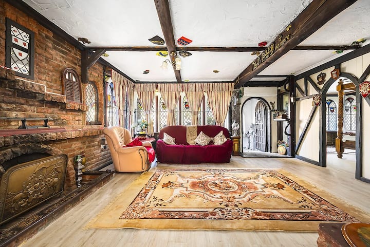 Leumeah Castle: 4br Character Xretreat - Campbelltown