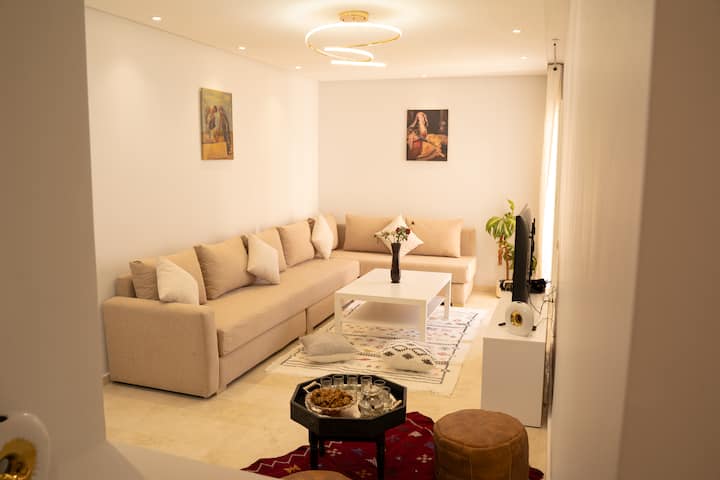 Appartement 2 Chambres Avec Parking – Gare à 3 Min - Casablanca