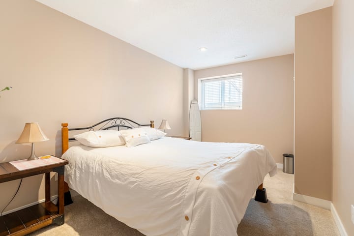 Cozy And Bright Basement Suite - Calgary