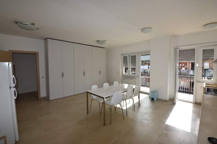 3 Apartments With 10 Rooms For Group Of 23 Guests - Rome