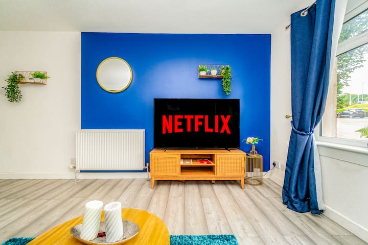 Sleek And Stylish 3 Bed In Greenock - Sleeps 8 - Loch Lomond