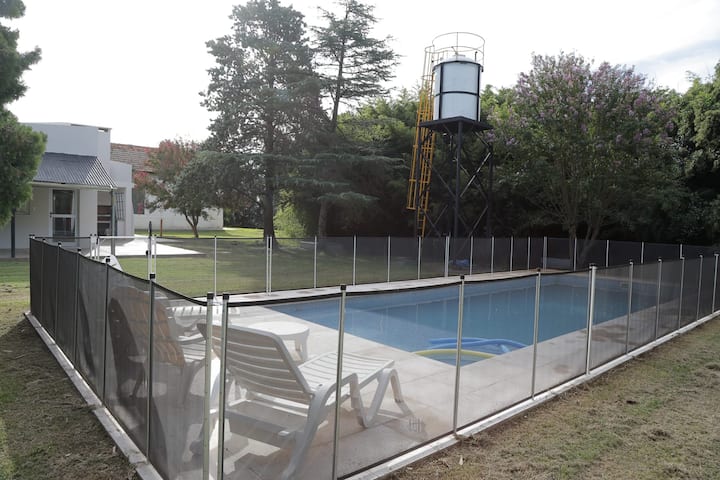 Complejo De 2 Casas De Campo En Baradero + Quincho - Baradero