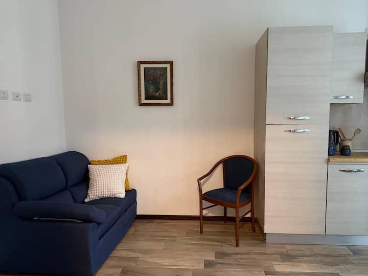 Bilocale Business - Milano 20min - Wifi Veloce - Saronno