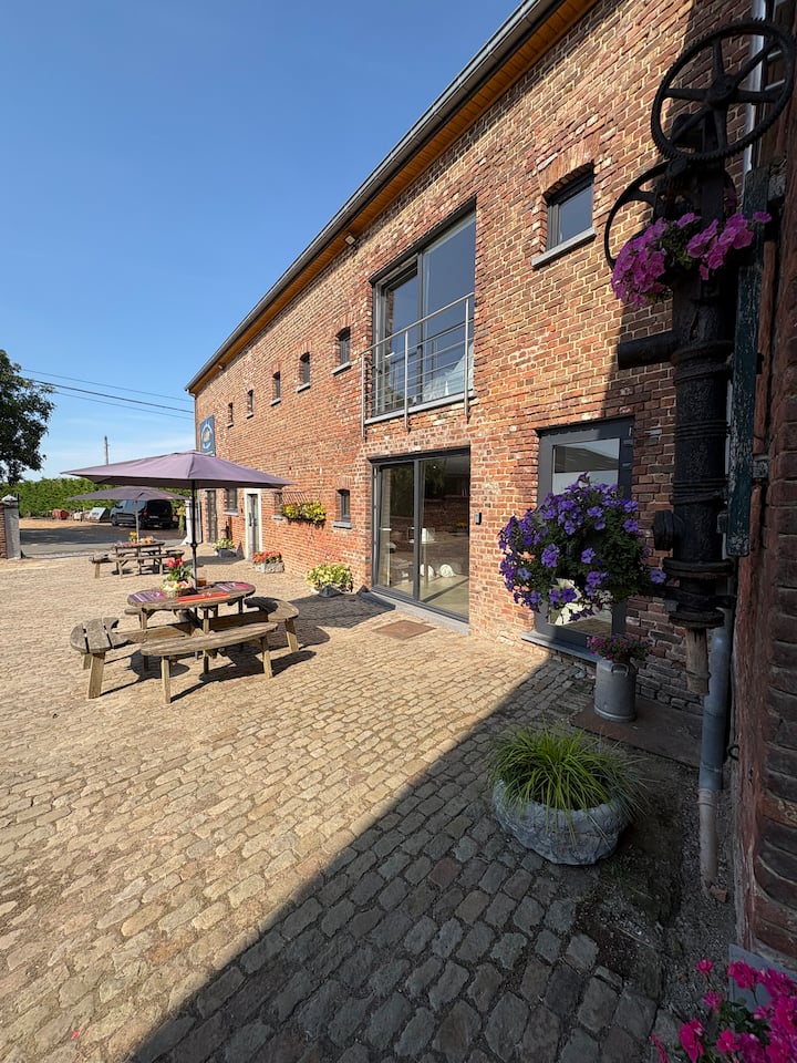 Au Coin Des Champs - Gîtes - Fenil Et Abreuvoir - Waremme