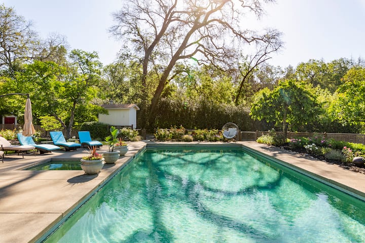 The Estate House At Zoella Vineyard. Pool & Spa! - Russian River, CA