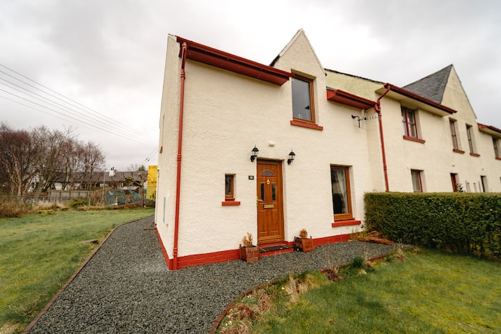 Cosy, Central House With Garden And Wood Burner. - Portree