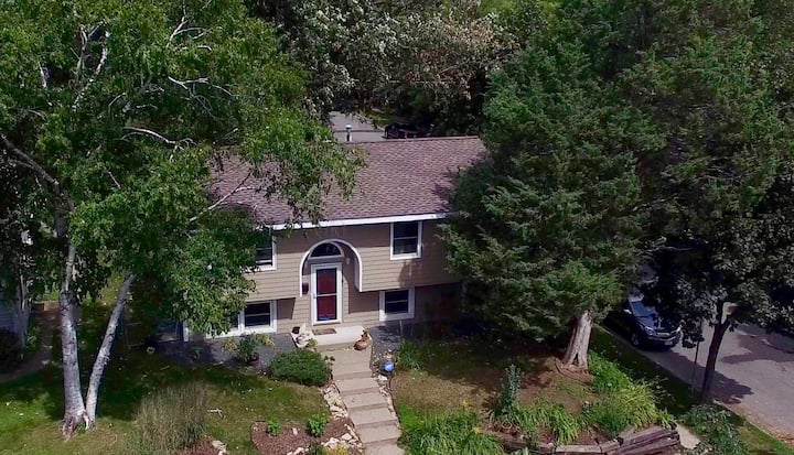 Grand Avenue 4 Bedroom W/ Garage, Lawn And Sundeck - Saint Paul, MN
