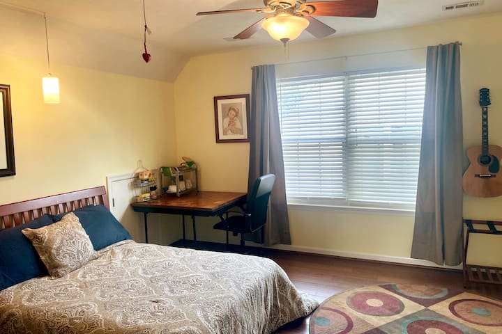 Bright Cheerful Suite On Second Floor - Charlottesville, VA