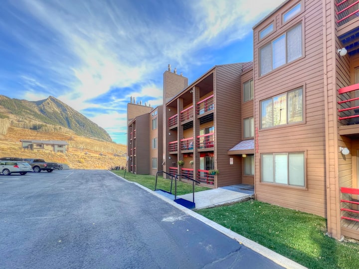 3+loft, Sleeps 10! Walk To The Base Area! - Crested Butte, CO