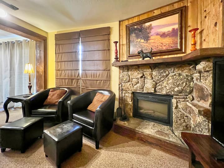 2 Bedroom, Great Rates, Near Base Area! - Crested Butte, CO