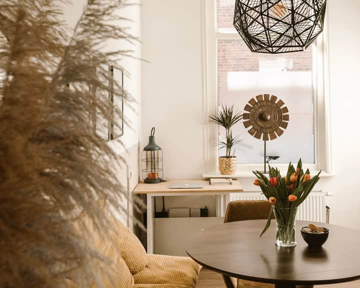 Cosy 2-onder-1 Kap Woning Met Tuin In Het Centrum - Nederland