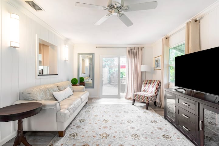 Tropical Oasis Near Siesta Key Beach, Air Purifier - Sarasota, FL