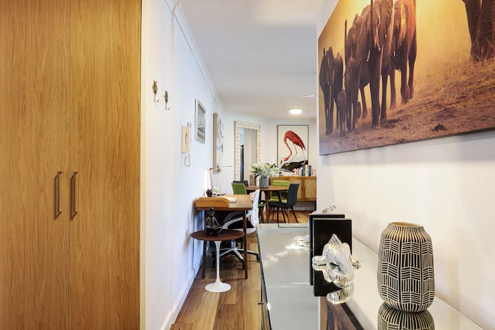 Luxury Air-conditioned  Broadbeach Pad - Surfers Paradise