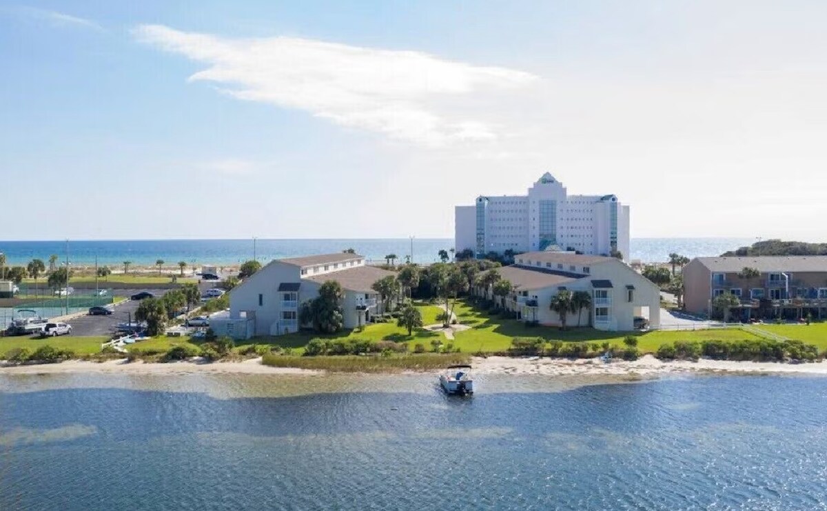 Amazing Little Sabine Bay Condo-remodeled - Condominiums for Rent in ...