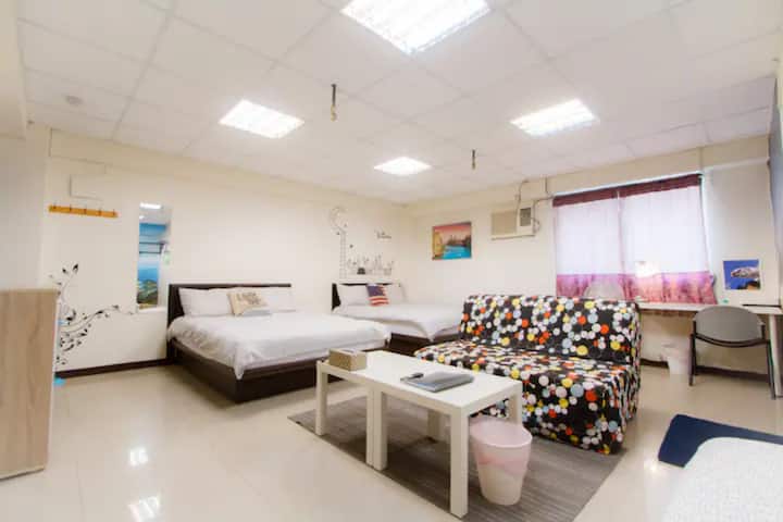 台北車站正對面走路5分鐘繽紛加大2～8人房 - Taipei