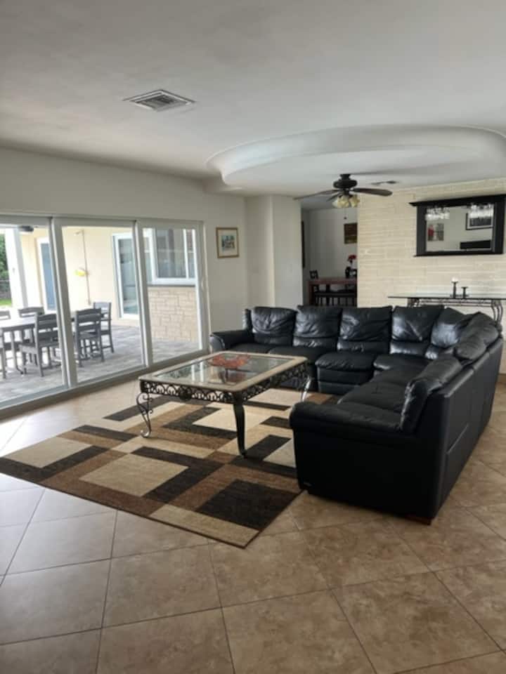 Boca Raton 3/2/pool, 2 Mi. To Beach - Boca Raton, FL
