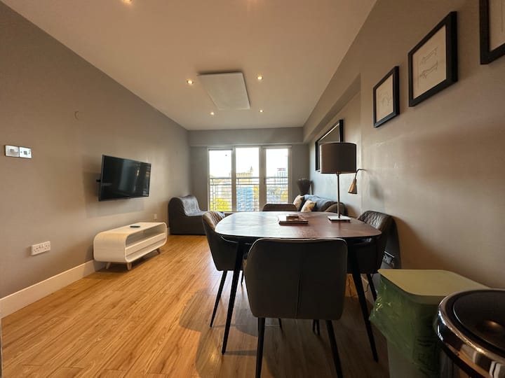 1 Bedroom Apt - Sleeps 4 - Parking Just £10/day - Cardiff