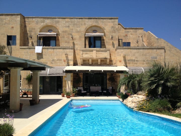Stunning Luxury Farmhouse - Malta