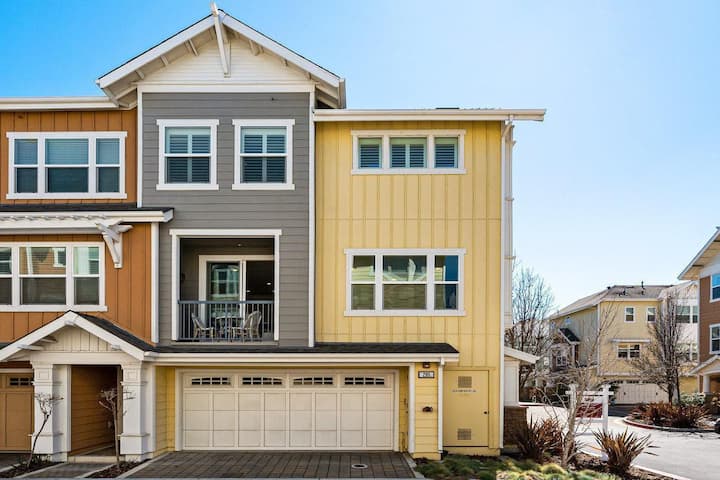 Bright Private One Bedroom With Bath In Townhome - San Mateo, CA