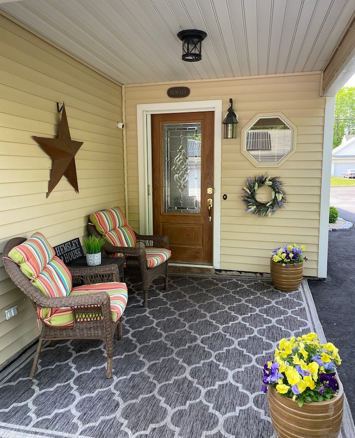 Private Floor, 3 Bedrooms, Modern, Near Downtown! - Connecticut